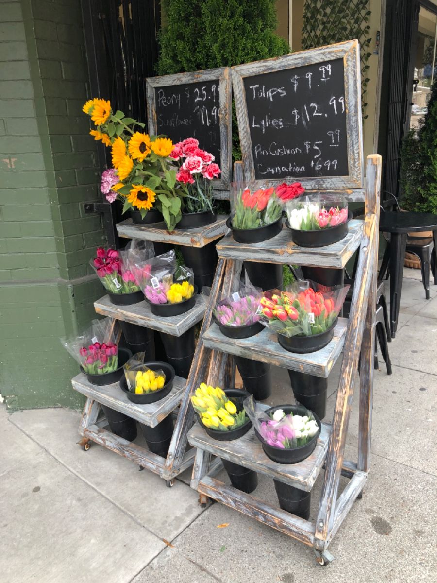 20 Clever Roadside Flower Farm Stand Ideas for More Customers - Oh ...