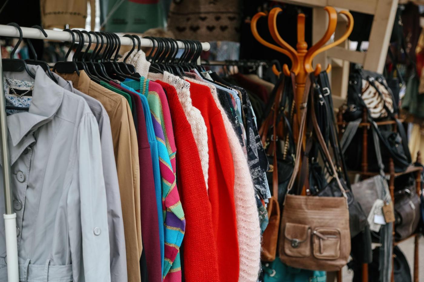 20 Garage Sale Ideas To Get Customers & Boost Sales